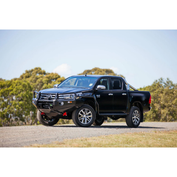 Toyota Hilux (05/2018-07/2020) Deluxe Commercial Bull Bar - IRONMAN 4X4